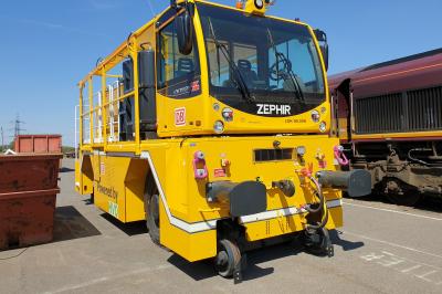 DB Cargo Hoo01 - Zephir LOK 30.520 road-rail shunting locomotive ...