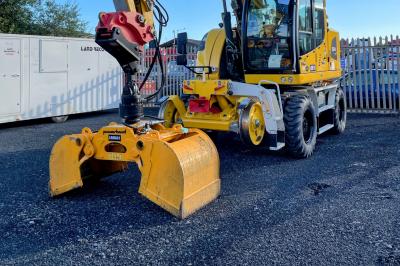 Land Recovery - Liebherr A924 Rail Litronic — ontrackplant.com