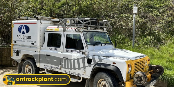 Land Rover Defender 976094 in Aquarius livery - Photo — ontrackplant.com