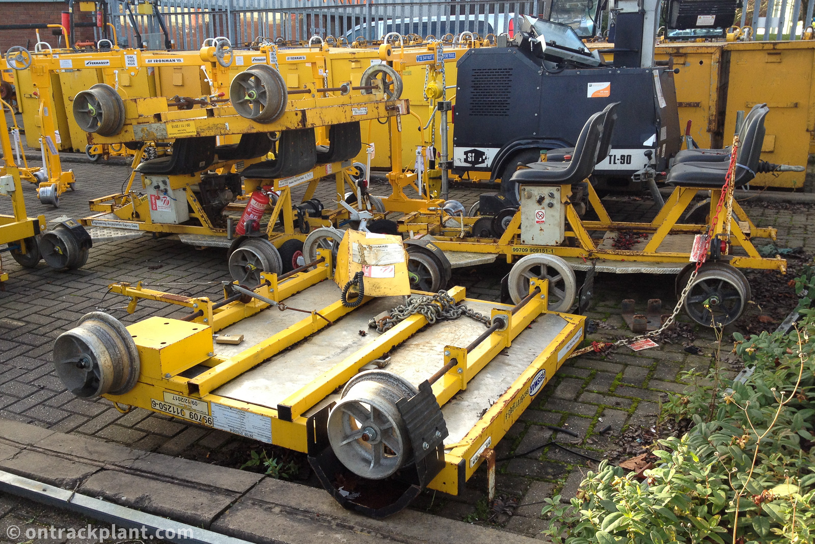 ST/04/17 - Geismar Steel EGO4 four seater trolley — ontrackplant.com