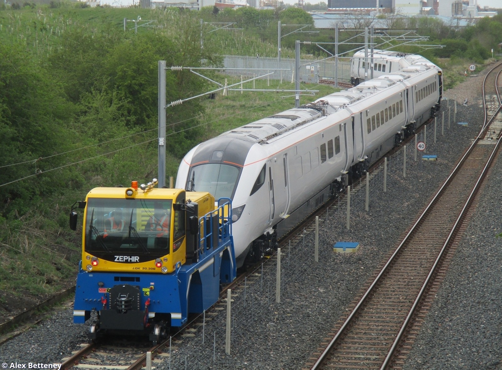 - Zephir LOK 20.300 road-rail shunting locomotive — ontrackplant.com