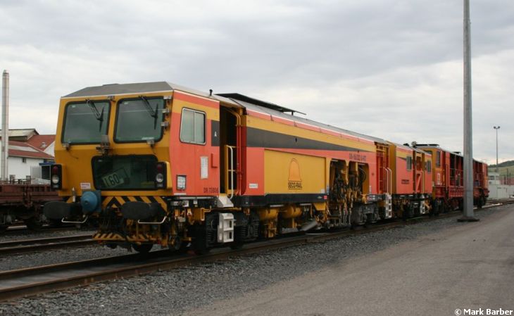 73806 - Plasser & Theurer 08-16(32)U RT Plain Line Tamper ...