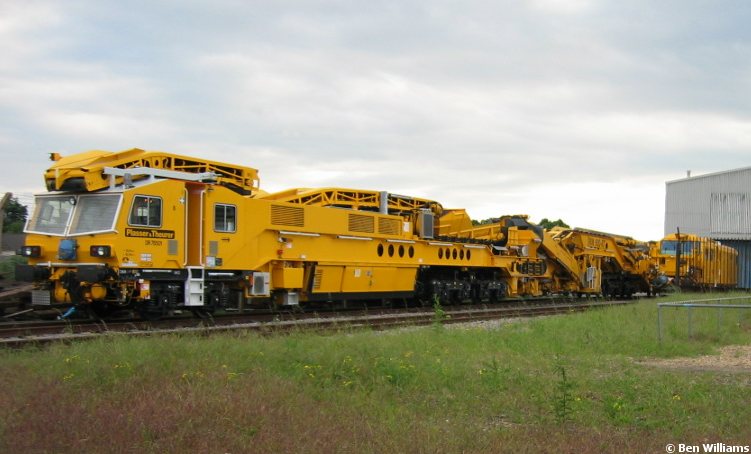 DR76501 - Plasser & Theurer RM 900 RT Ballast Cleaner — ontrackplant.com