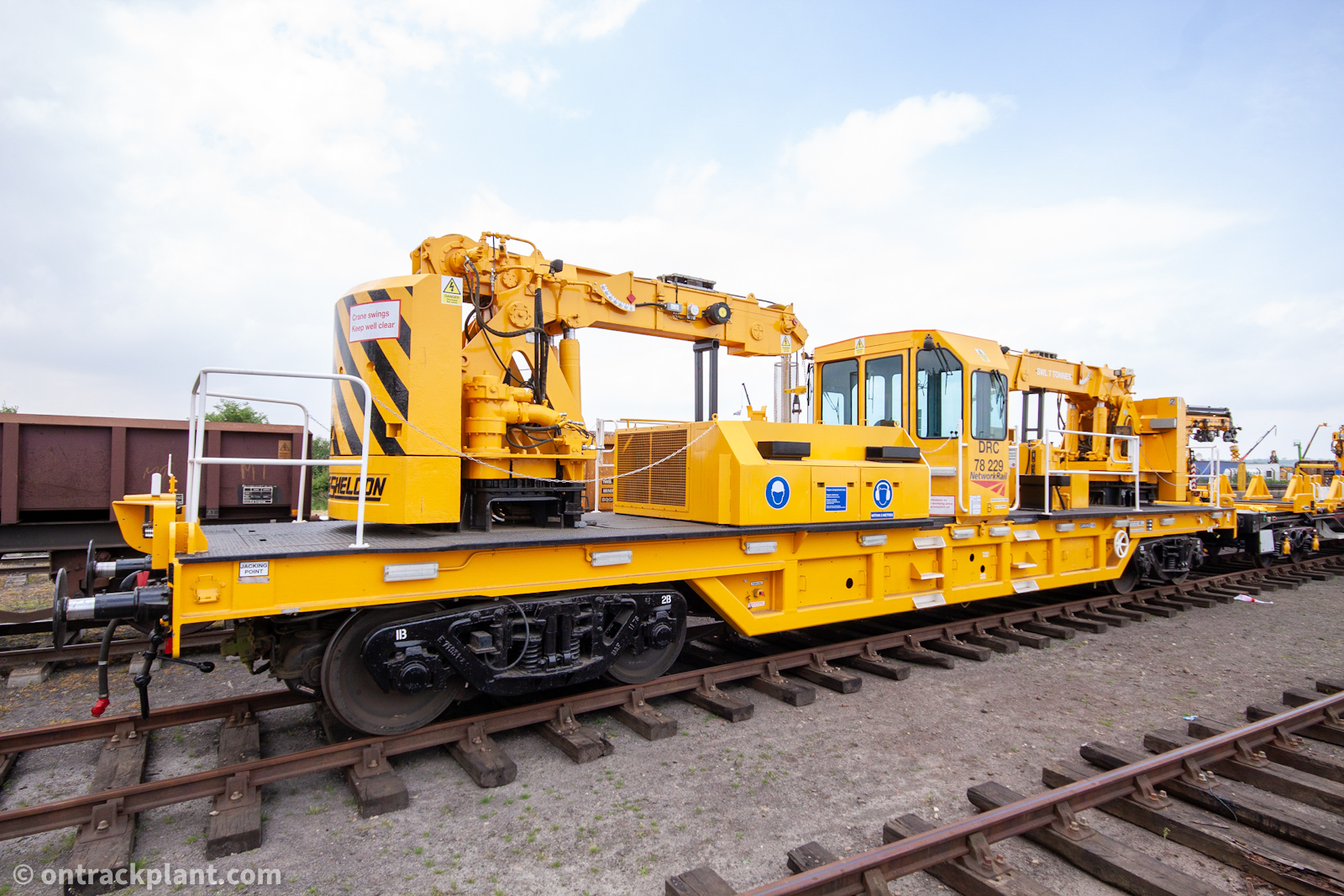 DRC78229 - Cowans Sheldon Self-Propelled Heavy Duty Twin Jib Crane ...