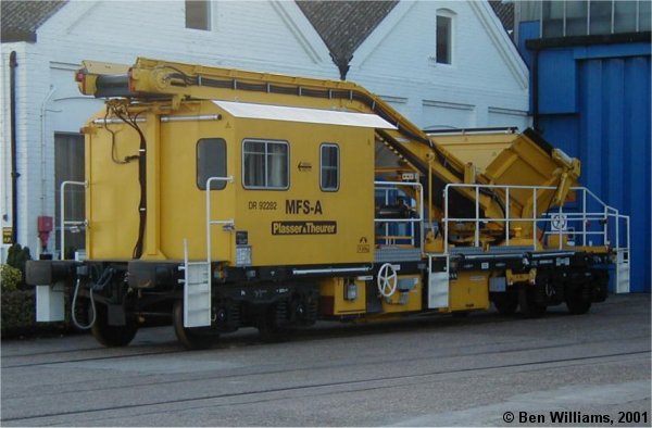 92282 - Plasser & Theurer MFS-A Materials Handling Train Interface ...
