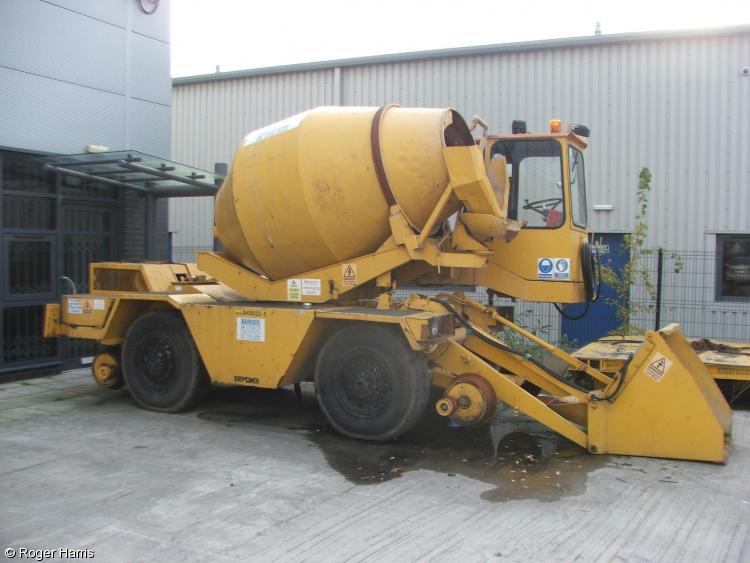 - Messersi Midequip Self loading Concrete Mixer — ontrackplant.com