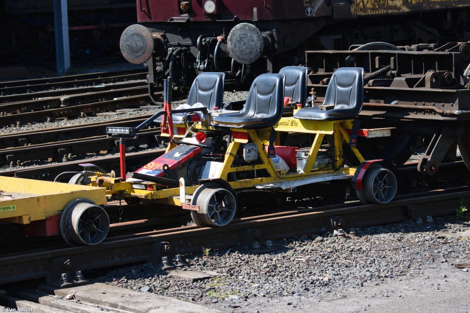 ST/09/04 - Geismar Steel EGO4 four seater trolley — ontrackplant.com