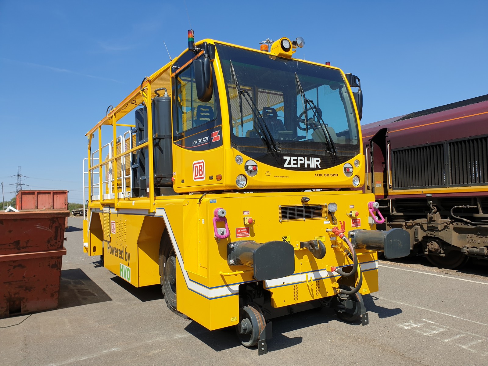 DB Cargo - Zephir LOK 30.520 road-rail shunting locomotive ...