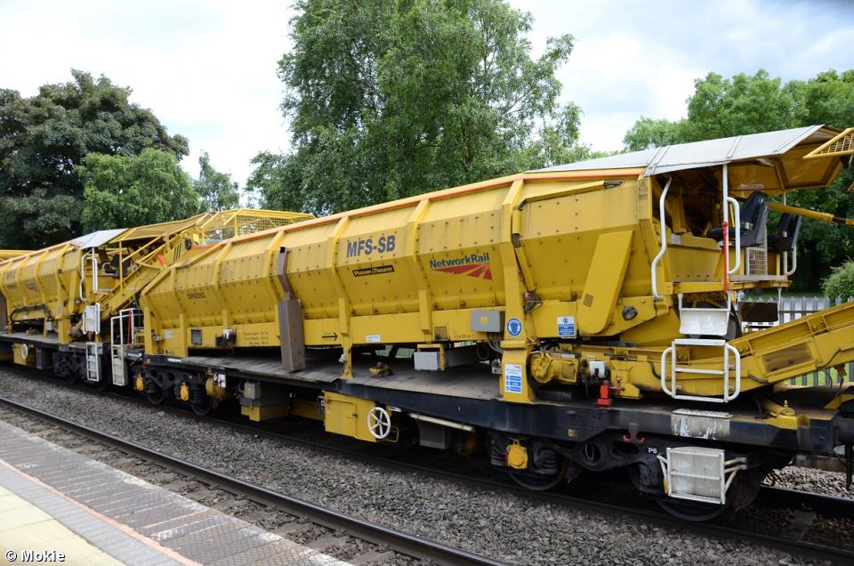 92262 - Plasser & Theurer MFS-SB Swivel Conveyor Wagon — ontrackplant.com