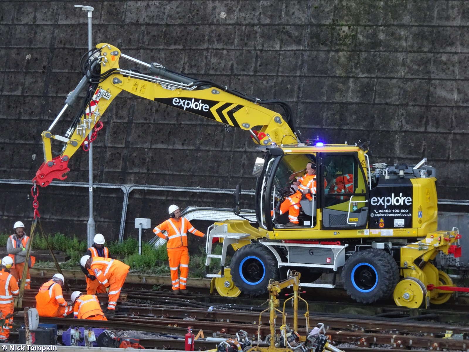 Explore Rail - Liebherr A924 Rail Litronic — ontrackplant.com
