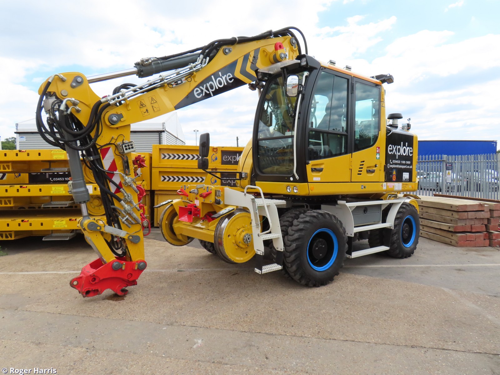 Explore Rail - Liebherr A924 Rail Litronic — ontrackplant.com