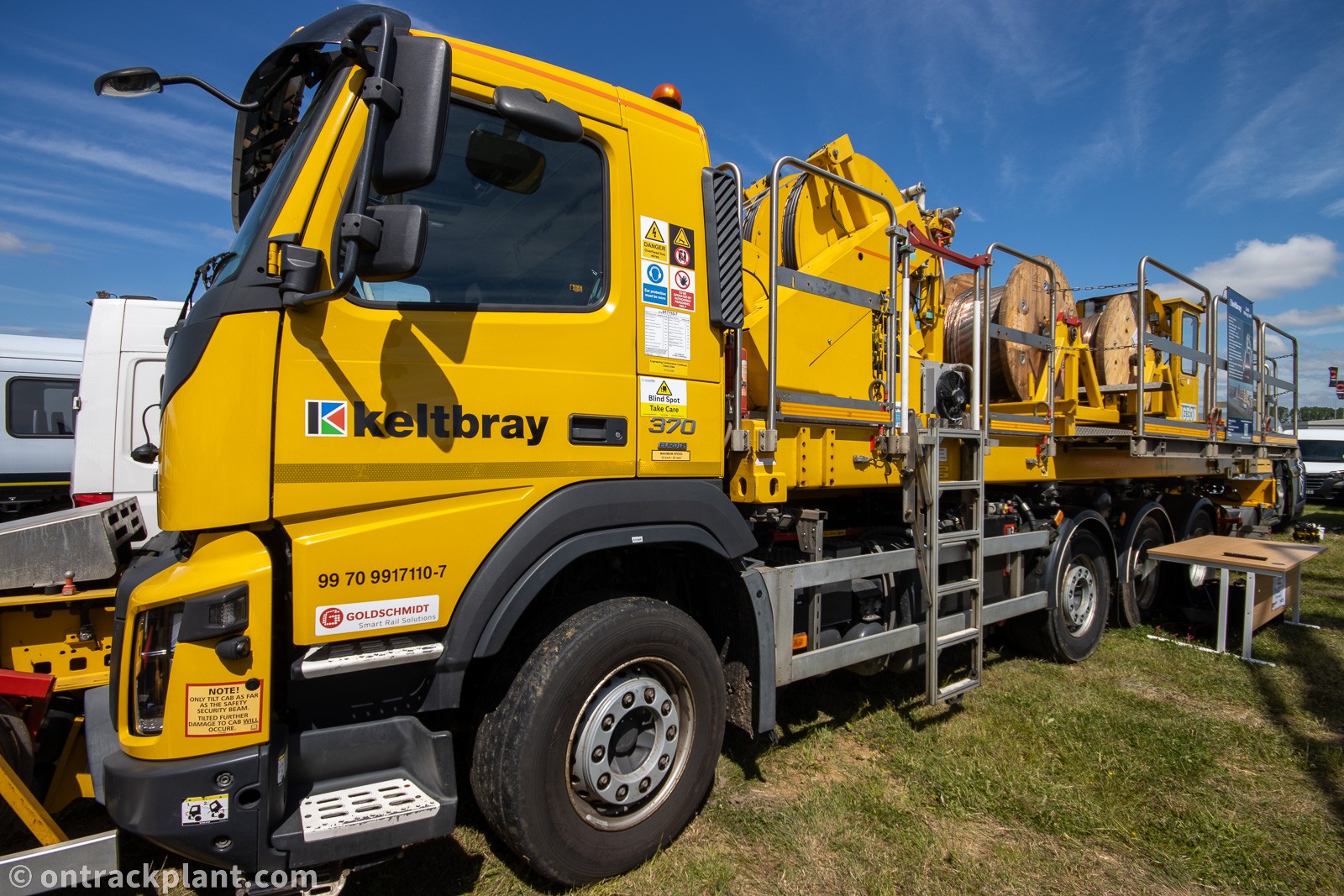 Aureos - Volvo FMX 370 HP 8x4 RB32 / Zeck wiring unit — ontrackplant.com