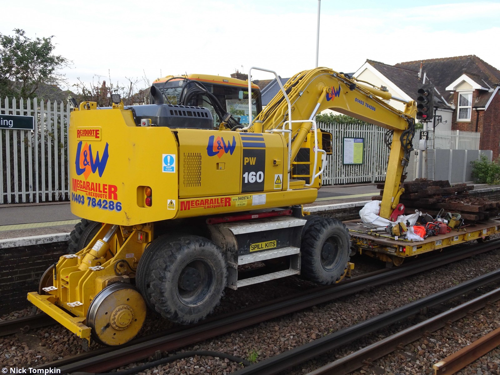 L&W - Komatsu PW160 Megarailer — ontrackplant.com