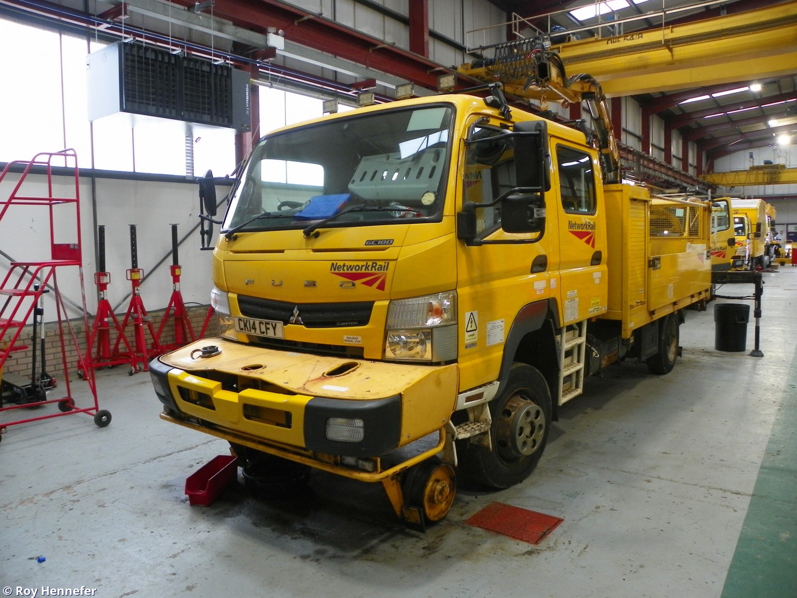 Land Recovery - Mitsubishi Fuso Canter lorry with Crane — ontrackplant.com