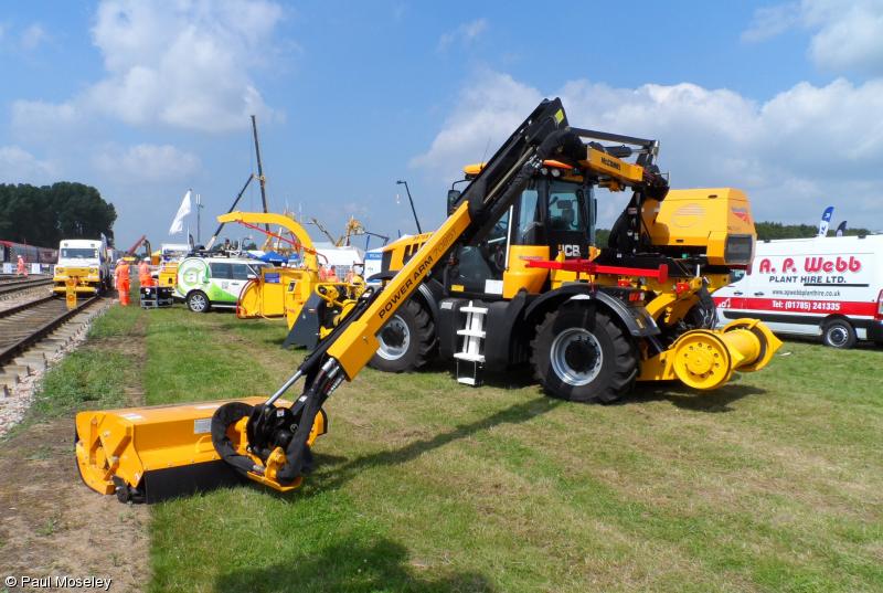 Batch Plant - JCB Fastrac 3200 tractor with vegetation unit ...