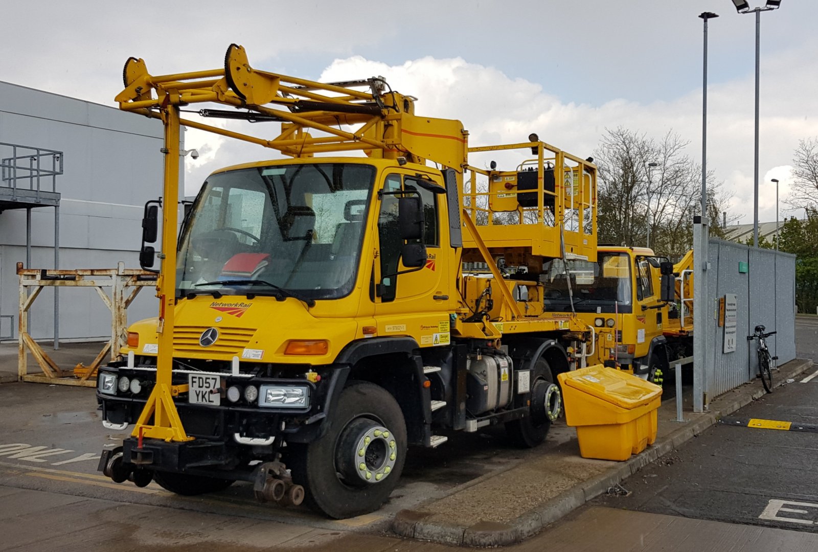 Network Rail - Mercedes-Benz Unimog U400 with Access Platform ...