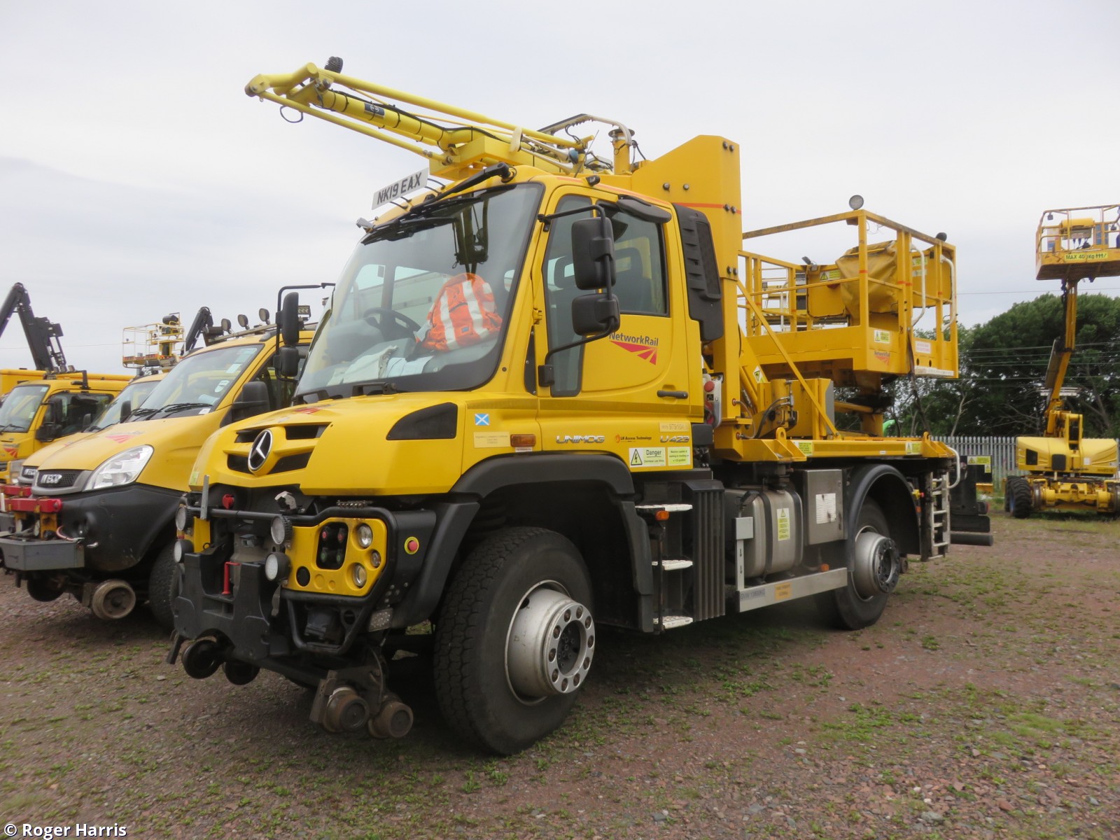 NR (Scotland) - Mercedes-Benz Unimog U423 with Access Platform ...