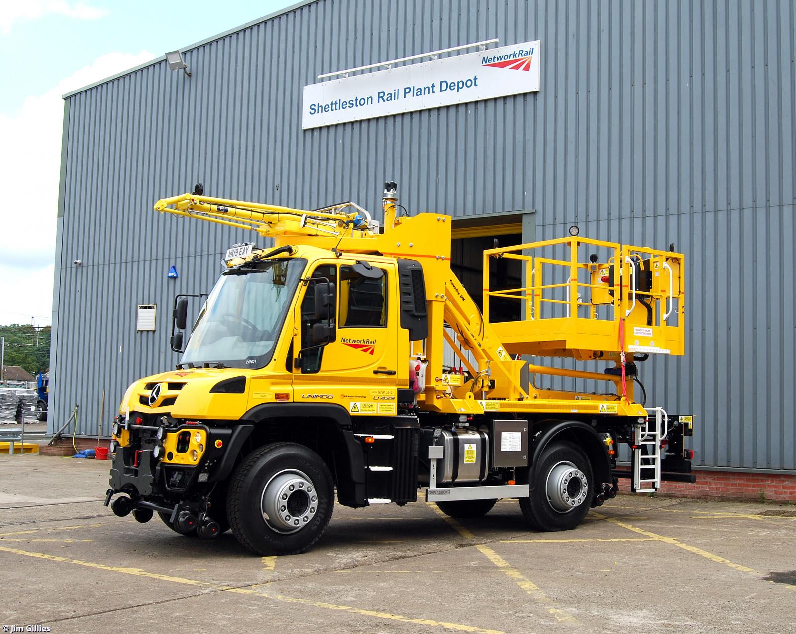 NR (Scotland) - Mercedes-Benz Unimog U423 with Access Platform ...