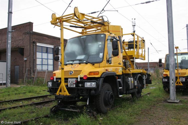 Network Rail - Mercedes-Benz Unimog U400 with Access Platform ...