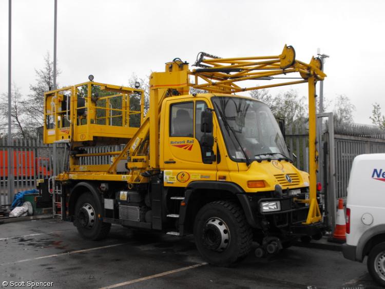 Network Rail - Mercedes-Benz Unimog U400 with Access Platform ...