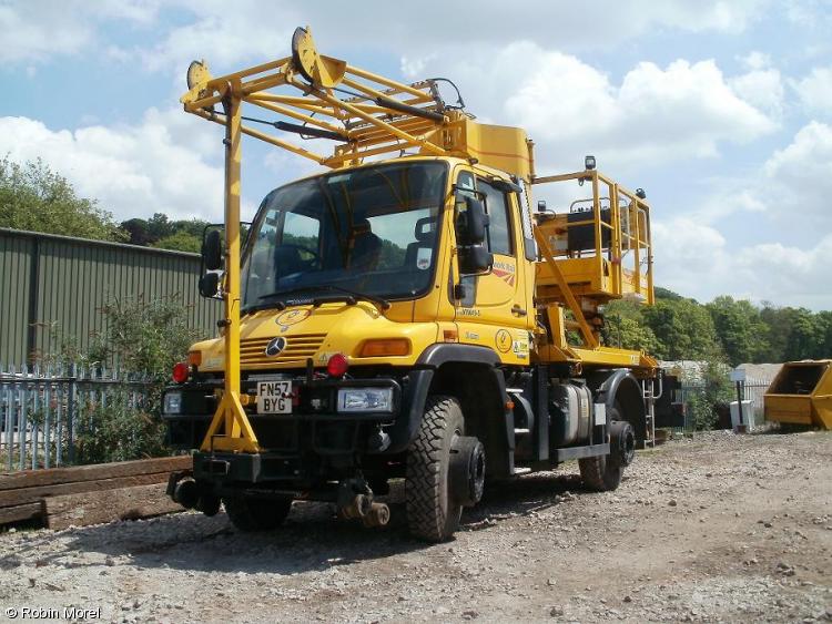 Network Rail - Mercedes-Benz Unimog U400 with Access Platform ...