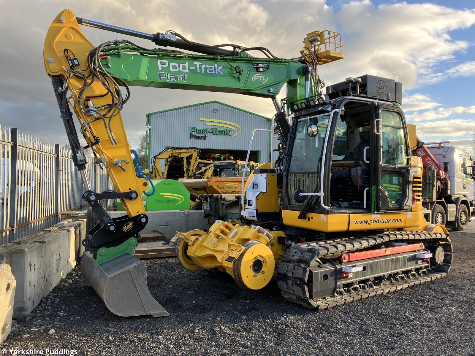 Pod-Trak PTL0140-1 - Doosan DX140LCR-7 tracked excavator — ontrackplant.com