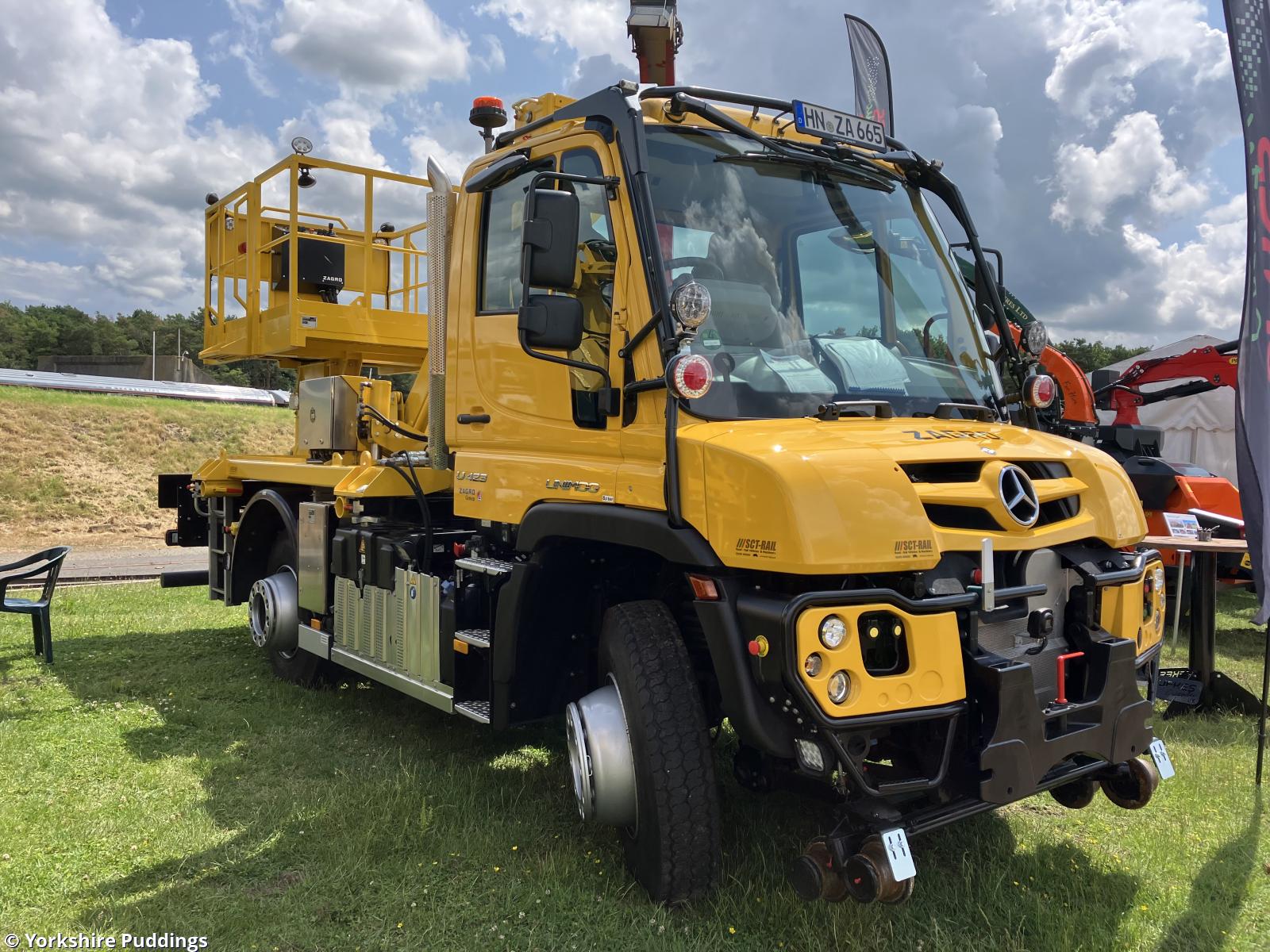 NR (NW&C) - Mercedes-Benz Unimog U423 With access platform ...