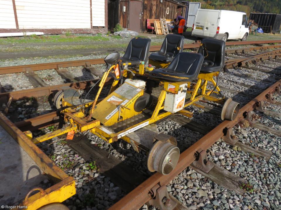 ST/00/24 - Geismar Steel EGO4 four seater trolley — ontrackplant.com