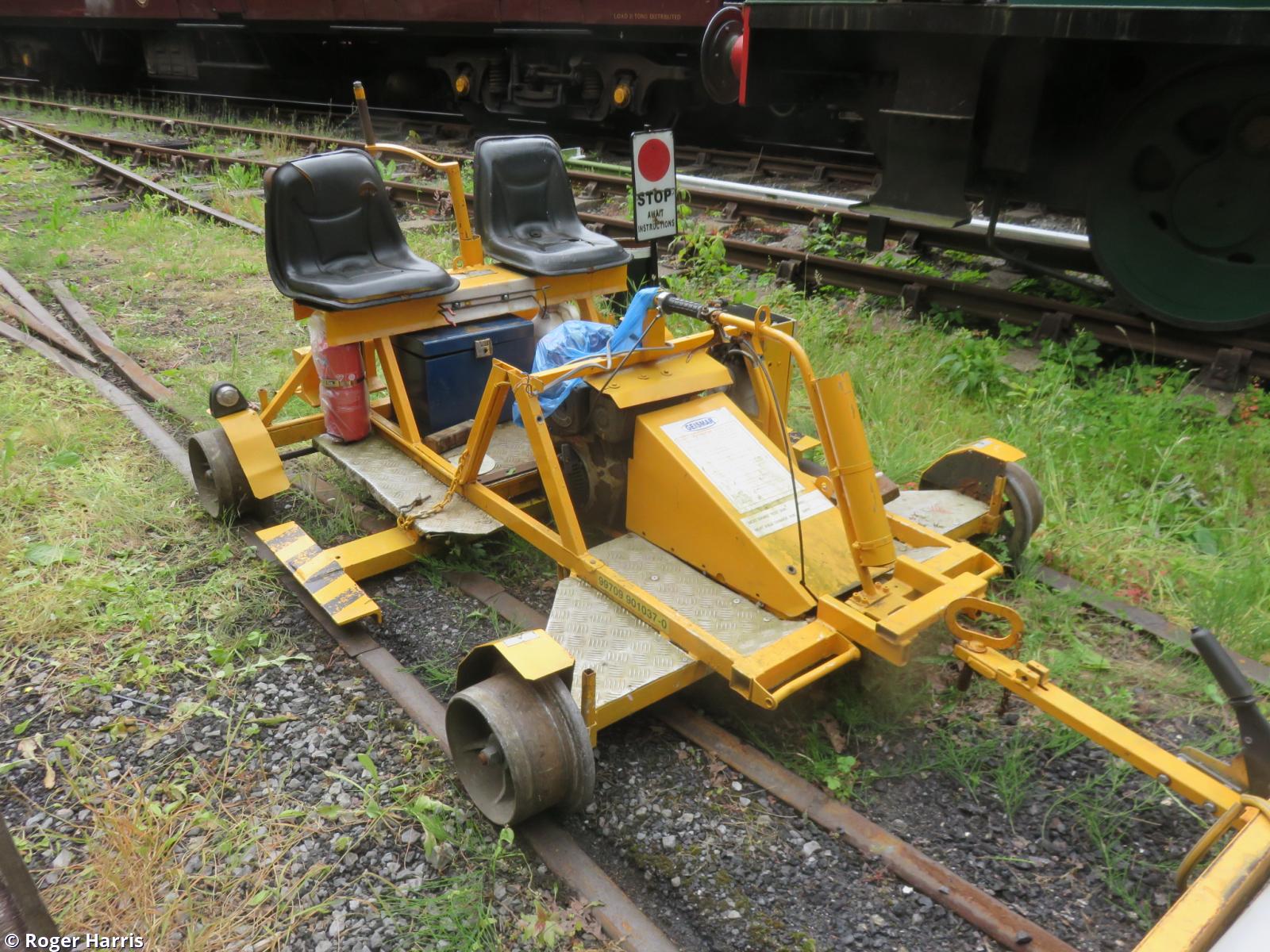 ST/01/23 - Geismar Steel EGO4 four seater trolley — ontrackplant.com