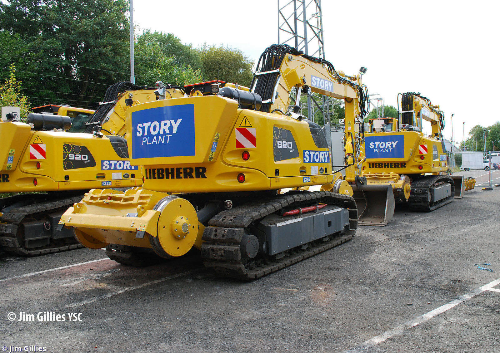 Story Plant - Liebherr R920 Compact Crawler Excavator — ontrackplant.com